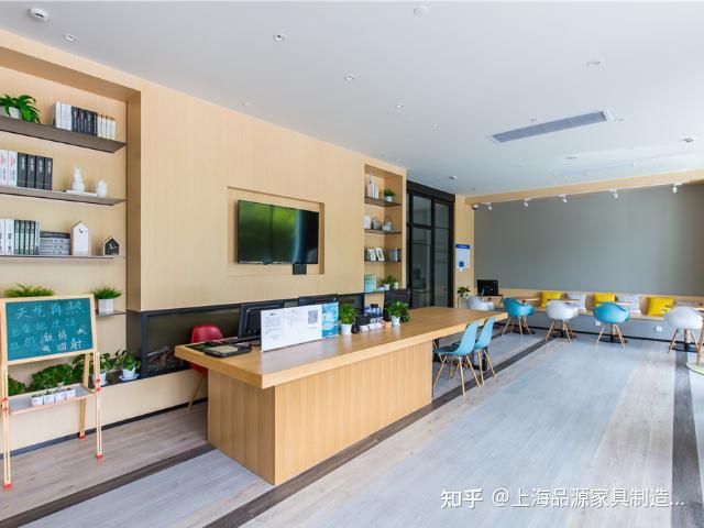 设计百货商城大厅引导台细节解析：定制商场客服中心服务台的人性化要点 - 知乎