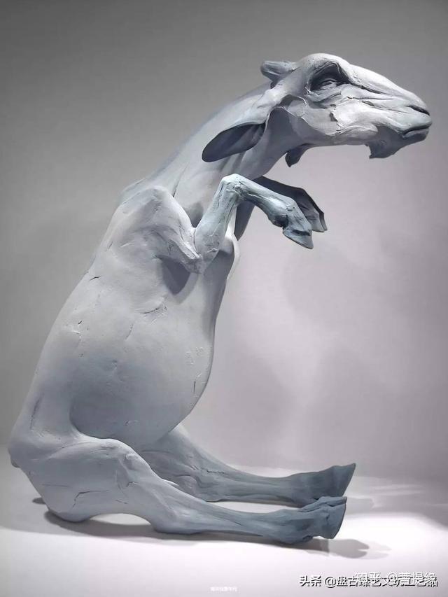 震撼人心｜美国雕塑家Beth Cavener动物雕塑 - 知乎