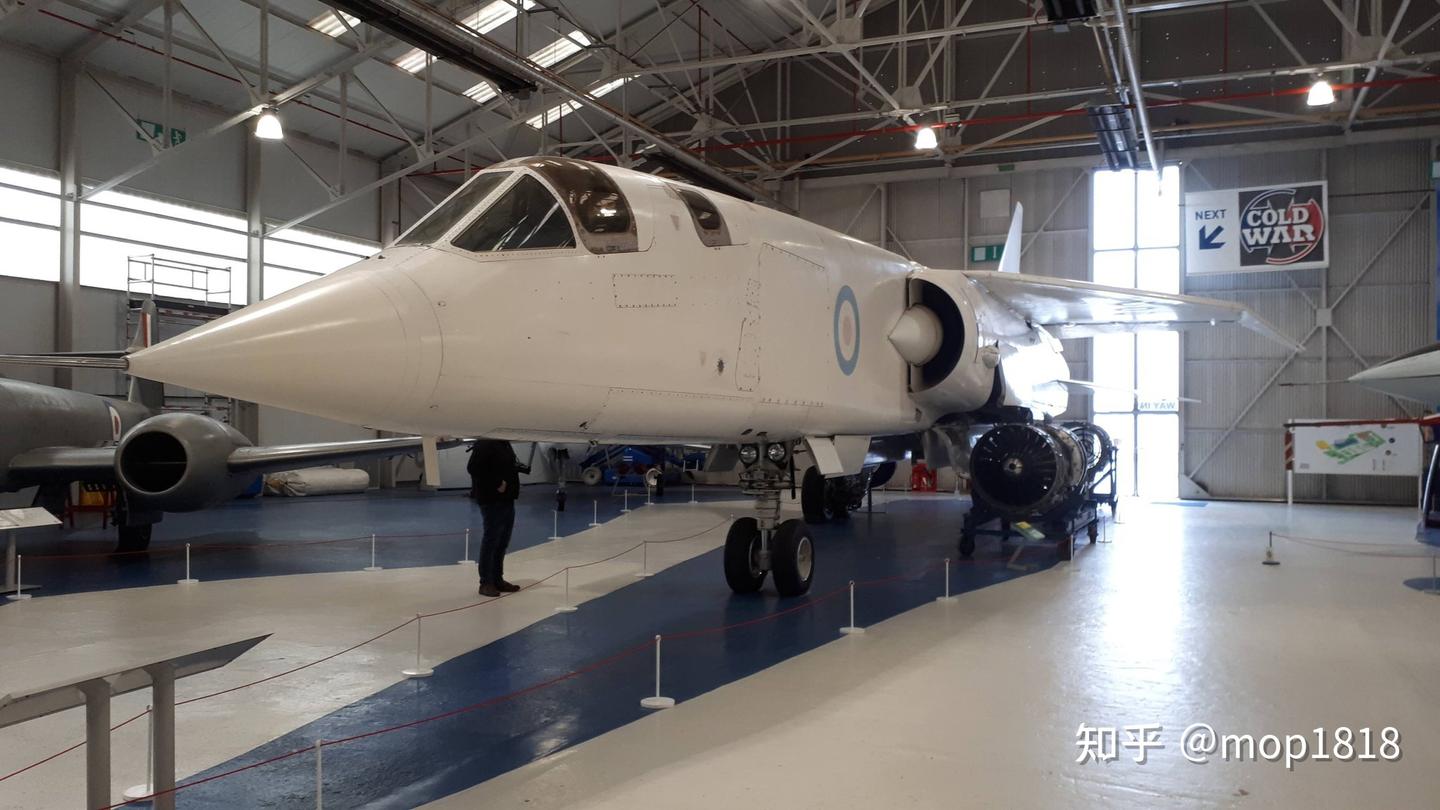 【转载：空翼网】TSR.2，被自己人击落的英国超音速核轰炸机 - 知乎