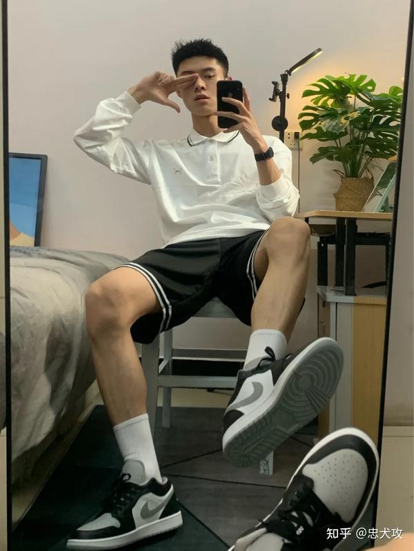 “这种白袜1应该很多人喜欢吧?” 知乎