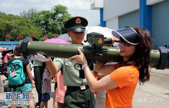 解放军步兵手中的火箭大炮：用了20多年的PF98式120毫米火箭筒 - 知乎