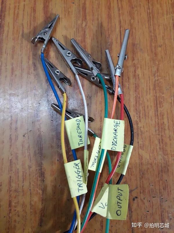 50岁的经典芯片：555定时器 - 知乎