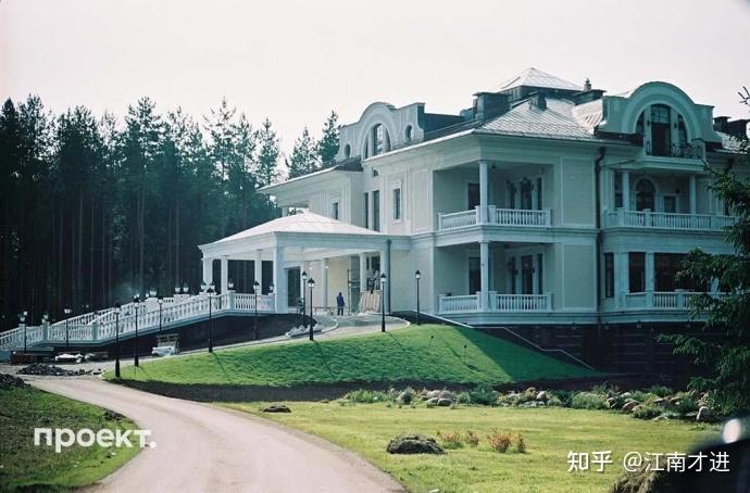 普京与卡巴耶娃住在一起，通过离岸公司销售“伏特加”赚钱 - 知乎