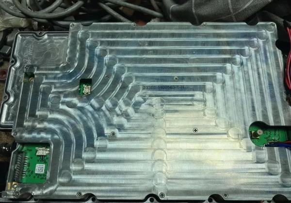 拆了一个美军电台PRC-148 JEM和配套车载功放AN/VRC-111，设计不是一般复杂！ - 知乎