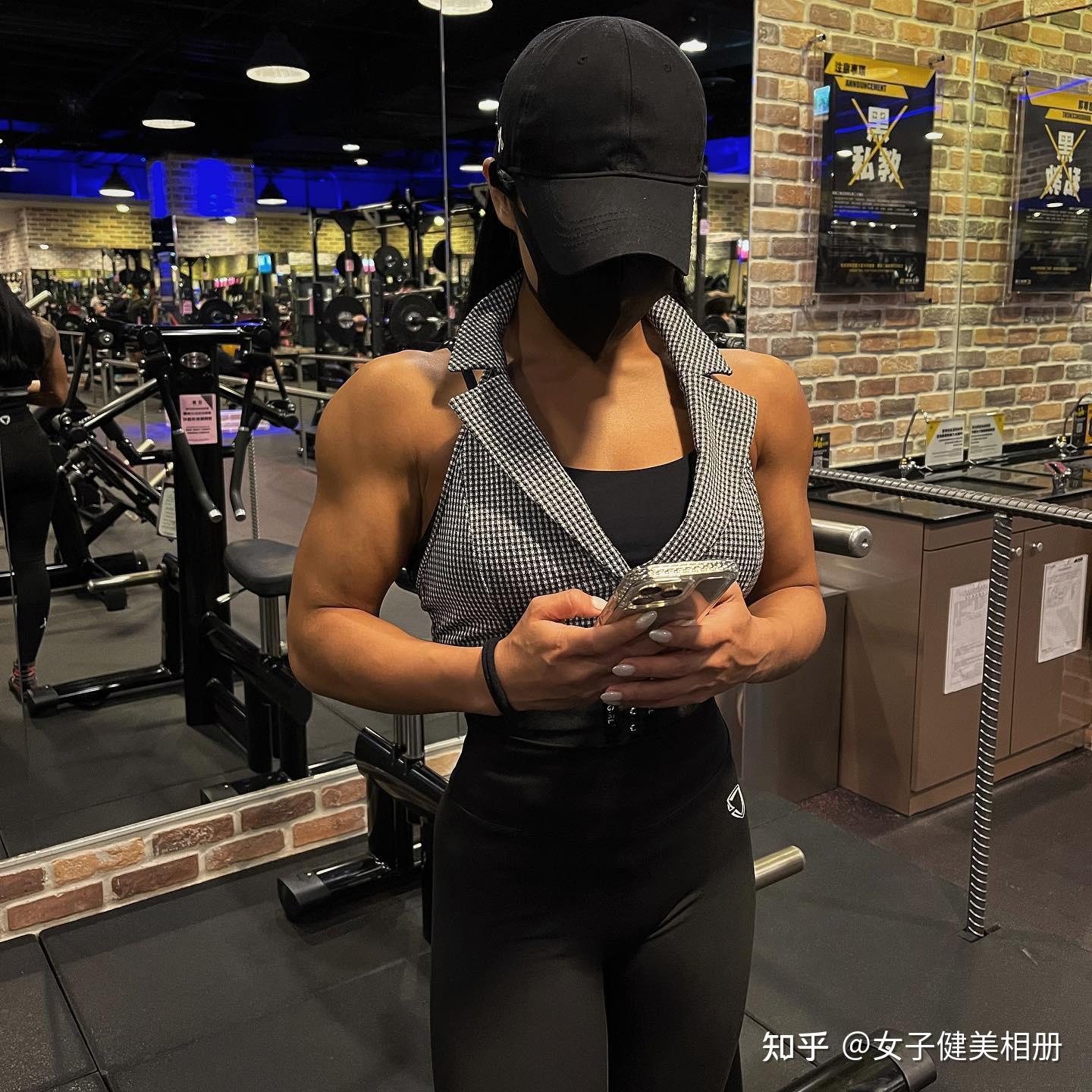 钢管舞女老师的魔性魅力！性感狂野的中国台湾黑皮肌肉辣妹--Pan Hsi - 知乎