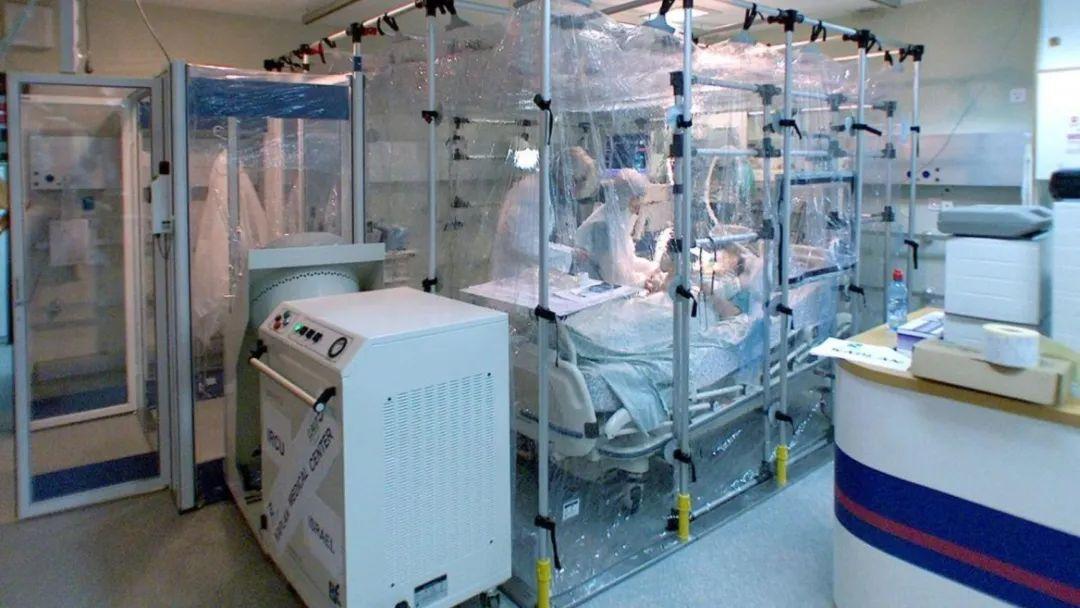 民警小哥“散装英语”走红！灵魂翻译“隔离”，这题超纲了~ - 知乎