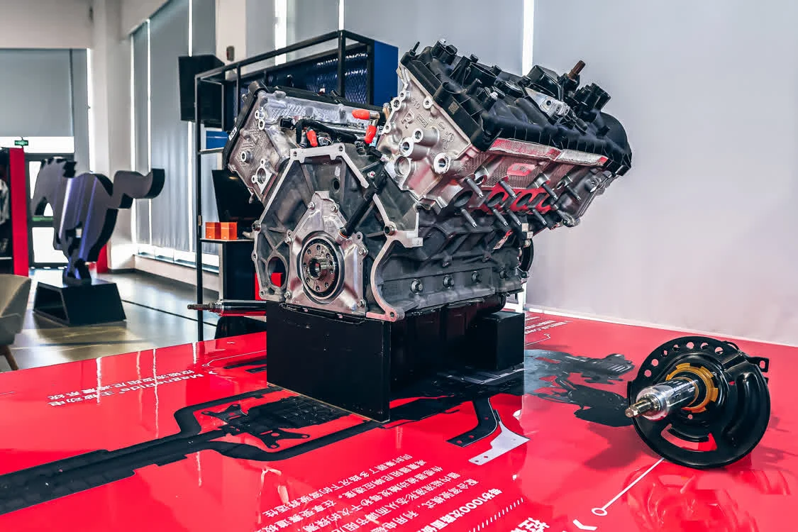 自吸大V8！很难不爱它！体验全新福特Mustang Dark Horse - 知乎