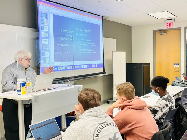 以国际化视野教书育人 | 专访SKEMA客座教授“空中飞人”Robert Azar - 知乎