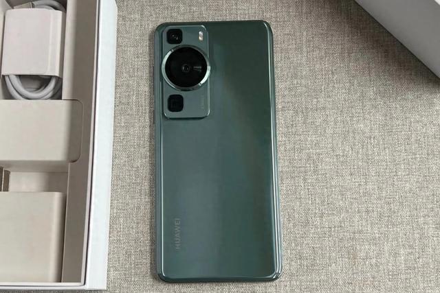 金属玻璃混合机身+5G+1.5K屏幕，华为Mate60外观曝光了 - 知乎