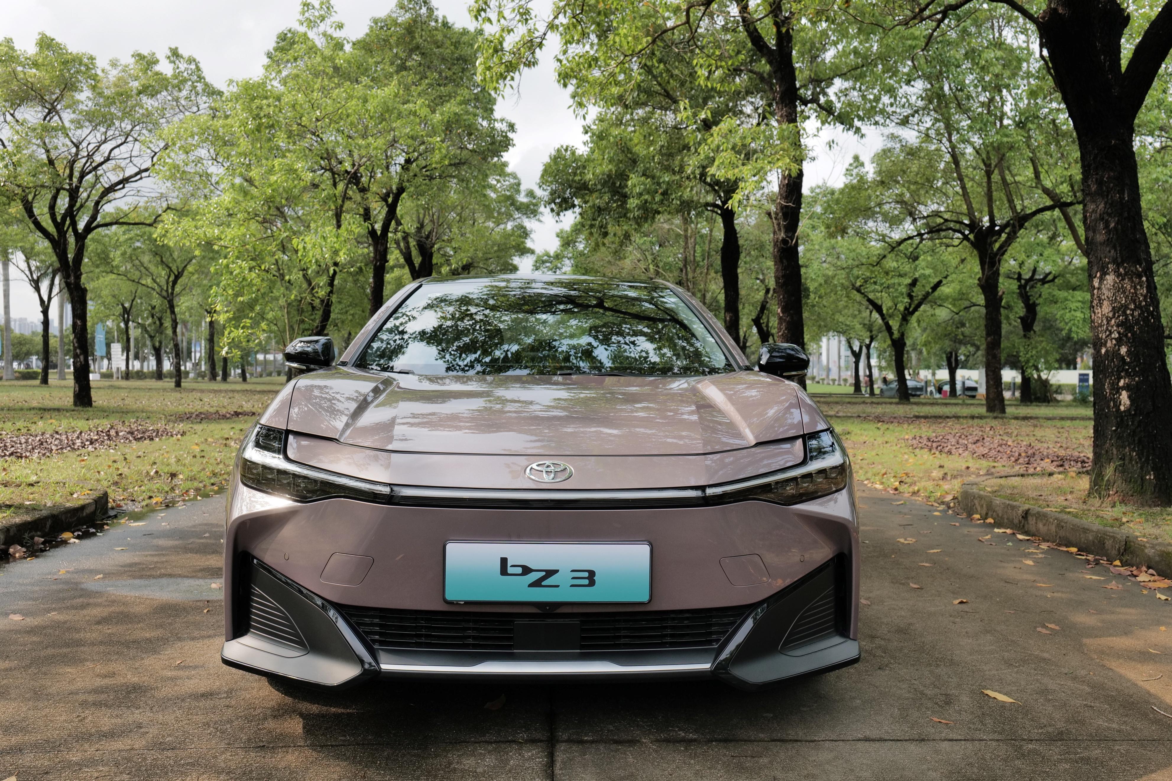 纯电动轿车也可以玩JDM！你看一汽丰田bZ3可以这样玩 - 知乎