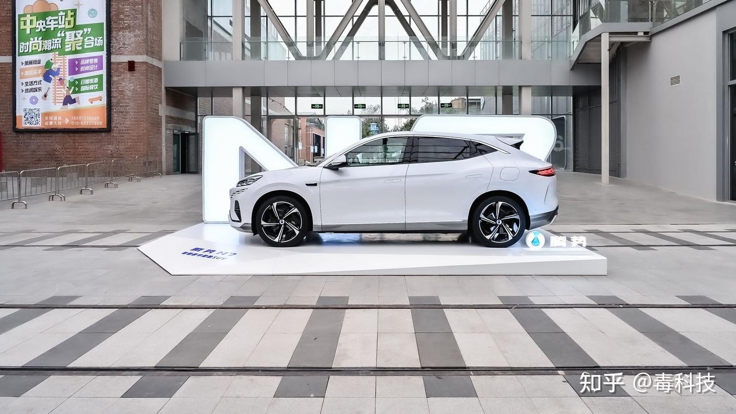 让顶配变标配？腾势N7强势抢夺BBA市场，售价30.18万元起 - 知乎