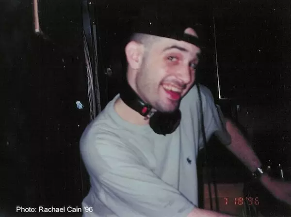 下楼买包烟都能遇到3个“Raver”，却没人知道Rave是什么 - 知乎