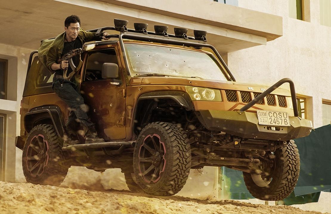 《战狼2》中吴京去医院开的车是BJ40还是BJ60？ - 知乎