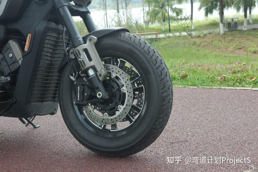 【评测】QJMOTOR 闪600，复古巡航必看的一款 - 知乎