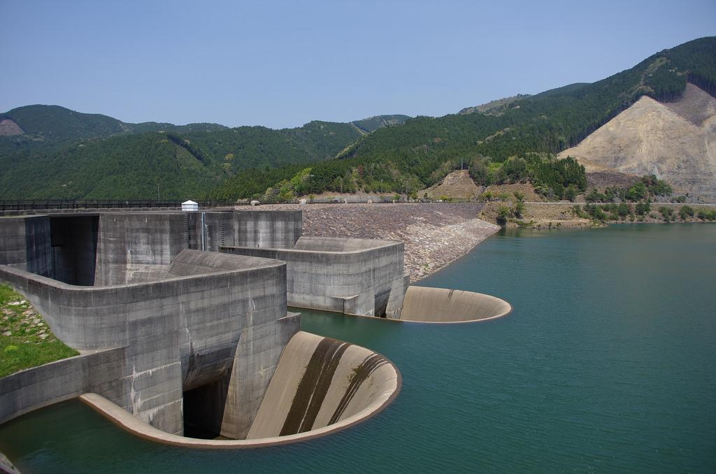 吞吐洪水的地表之眼－大坝孔 - 知乎
