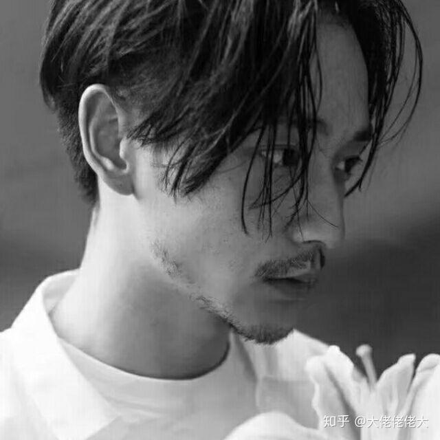 有什么适合男生的长发发型？ - 知乎