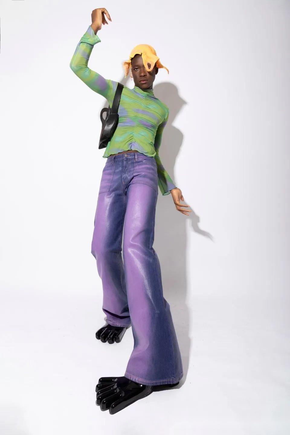 焕新后的AVAVAV，以怪物般的四指鞋踏入未来。 - 知乎