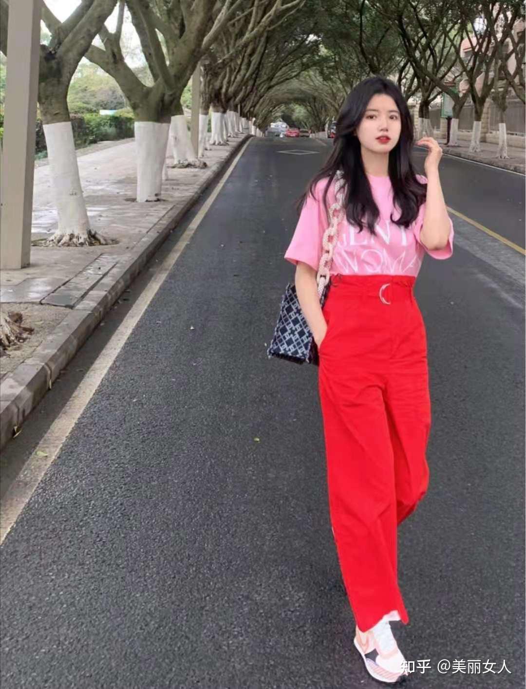 红色裤子配什么颜色上衣好看 - 知乎