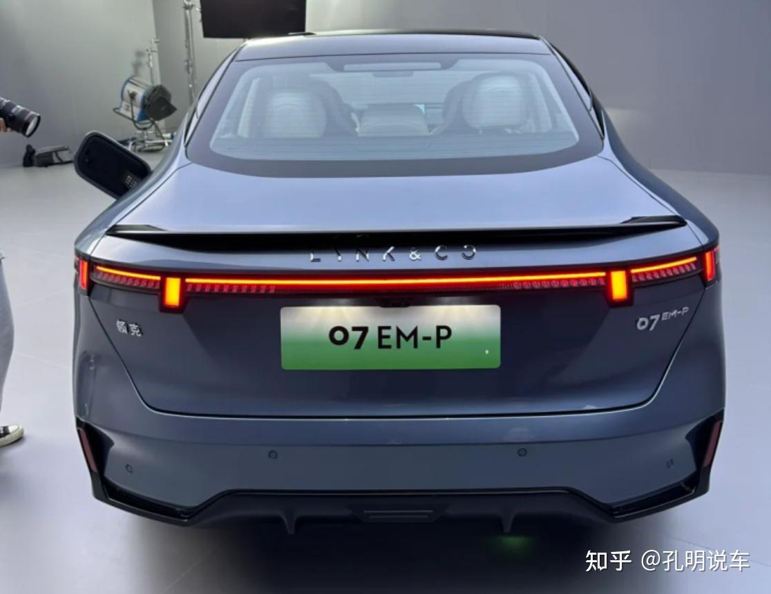领克07EM-P实车，“青蛙眼”变犀利，插电混动中型空间 - 知乎