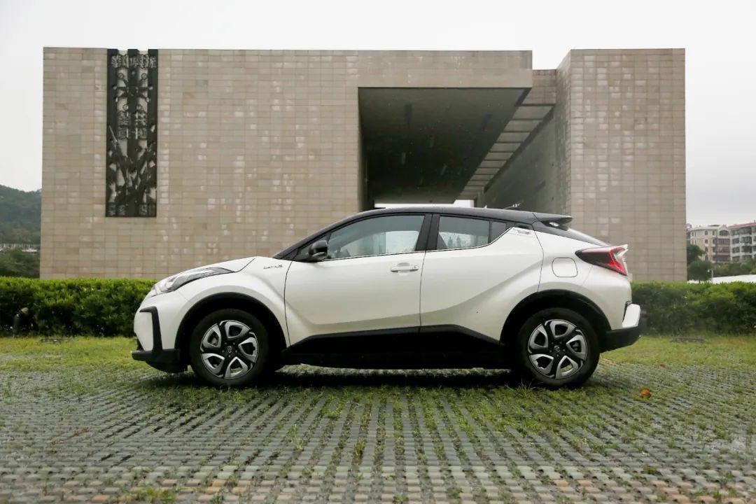 开箱体验广汽丰田C-HR EV，当TNGA遇上纯电智能 - 知乎