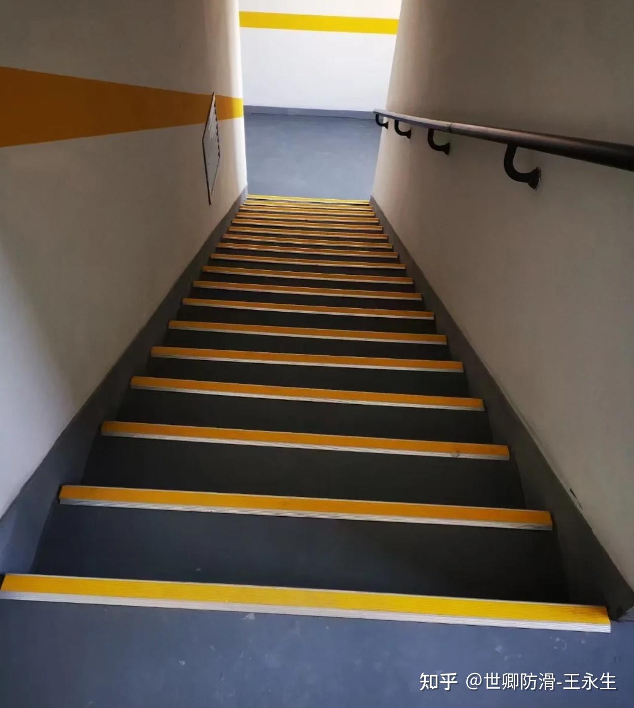 瓷砖太滑了用防滑剂好还是防滑条好？ - 知乎