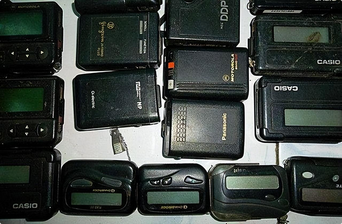 90年代很火的“BB机”，曾一台卖两千，现在用它还有信号吗？ - 知乎