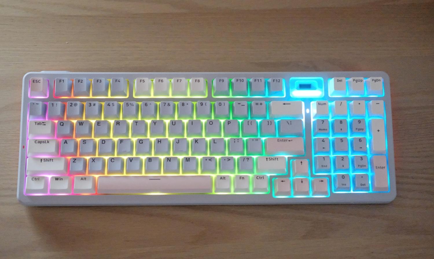 雷柏 V700DIY-98 机械键盘测评：可玩性拉满的 “装备库” - 知乎