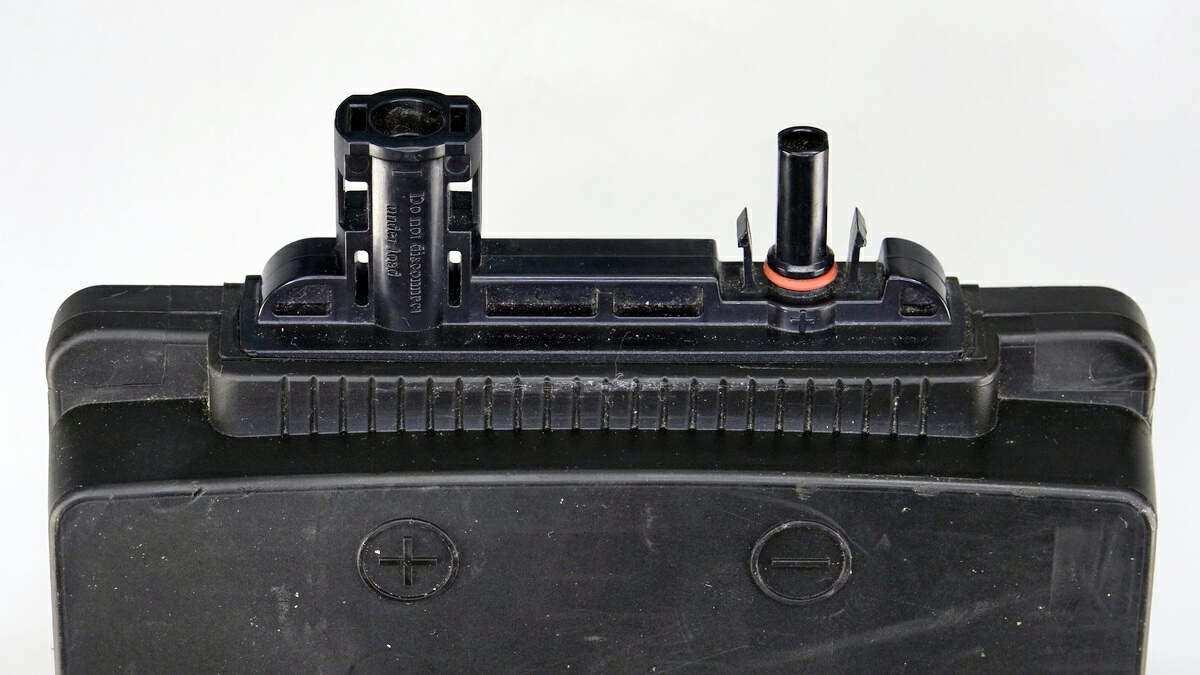 拆解报告：APsystems昱能250W光伏并网微逆变器YC240 - 知乎