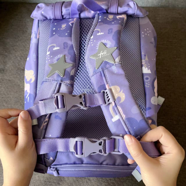 FRII儿童护脊书包实测，学生书包、大容量书包、护脊书包、使孩子分散书本压力，杜绝不良体态。