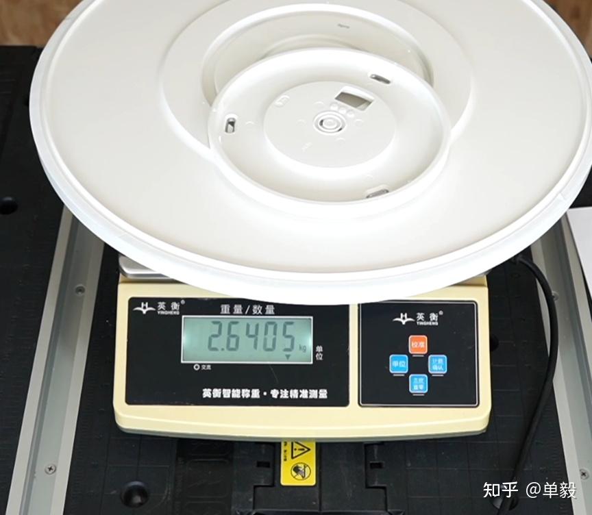 【27倍差价】多少钱的吸顶灯不是智商税？柏曼lipro雷士三雄极光天猫杂牌，频闪照度光谱蓝光显色指数，材质做工颜值安装灯珠驱动…… 全面拆解分析！ - 知乎