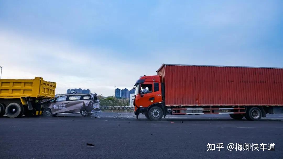 传祺m8宗师“金钟罩”护体,成功挑战货车“前后夹击”连环碰撞! 知乎