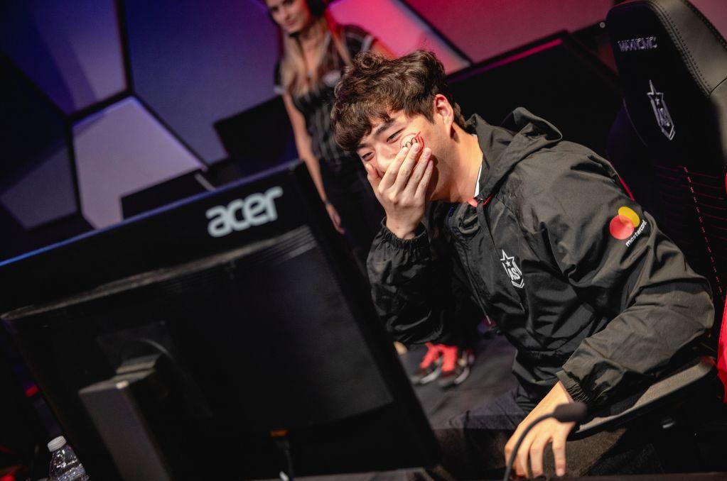 剑指三连冠的Uzi居然败给了他！MLXG竟然一Q四个Faker！ - 知乎