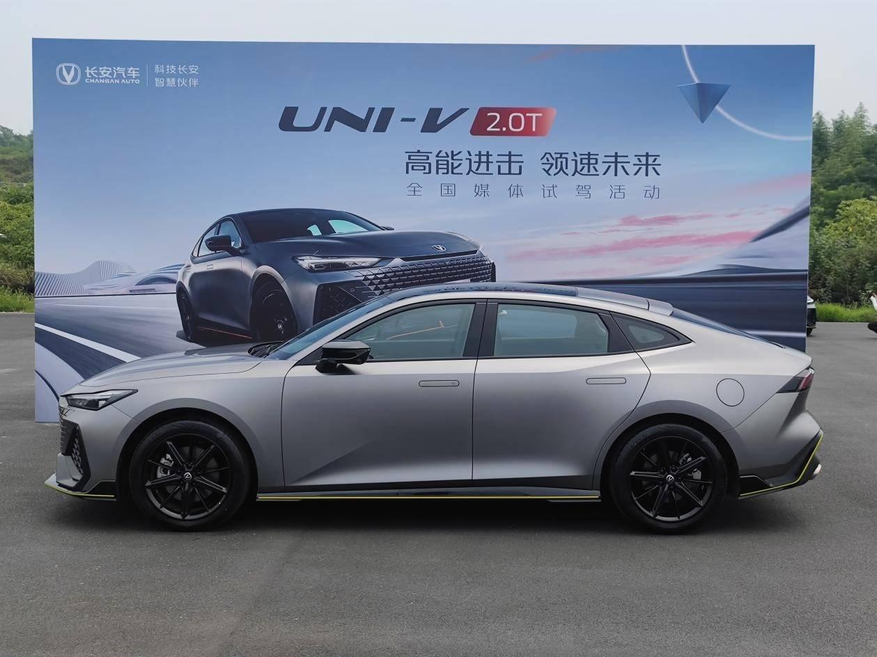 试驾官丨评测长安UNI-V 2.0T，国产运动轿车终于没有样子货了 - 知乎