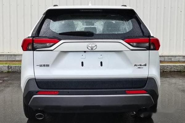 丰田新RAV4荣放曝光！增越野版前脸 预计卖20万 - 知乎