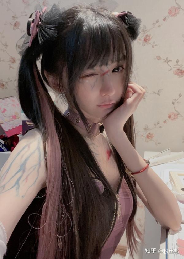 蔡萝莉高中时期旧照曝光,和萝莉一点也不搭边,确定是同一人? 知乎