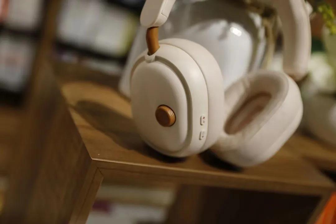 甜甜少女心，Z001小方糖蓝牙耳机办公娱乐两不误 - 知乎