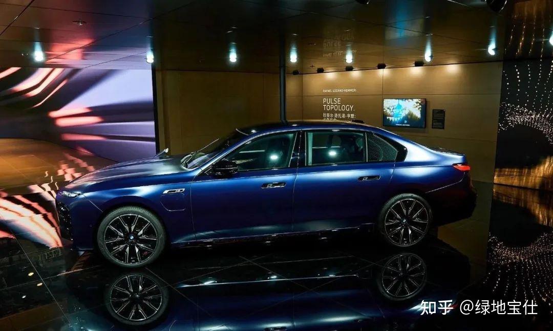优雅的力量——实拍全新宝马i7 M70L磨砂丹泉石蓝 - 知乎
