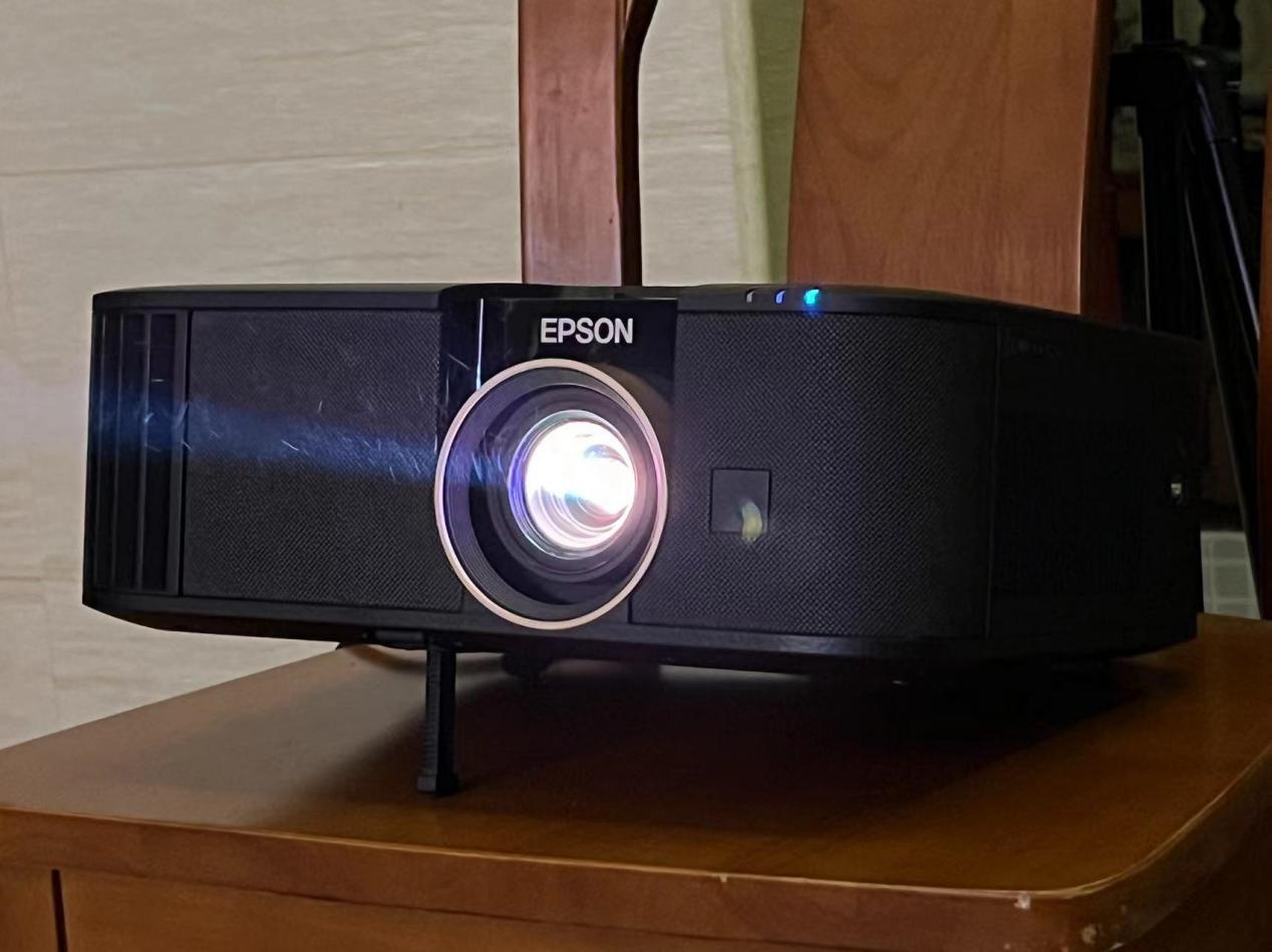 如何评价爱普生 CH-TW6280T 投影机？家用投影设备该买传统投影机还是智能投影仪？ - 知乎