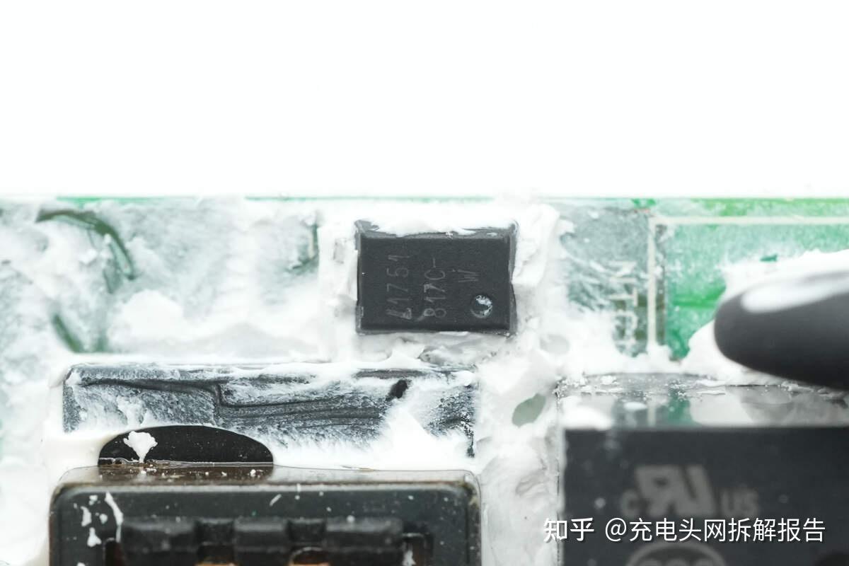 输出电流高达133A！比特大陆1600W算力电源拆解 - 知乎