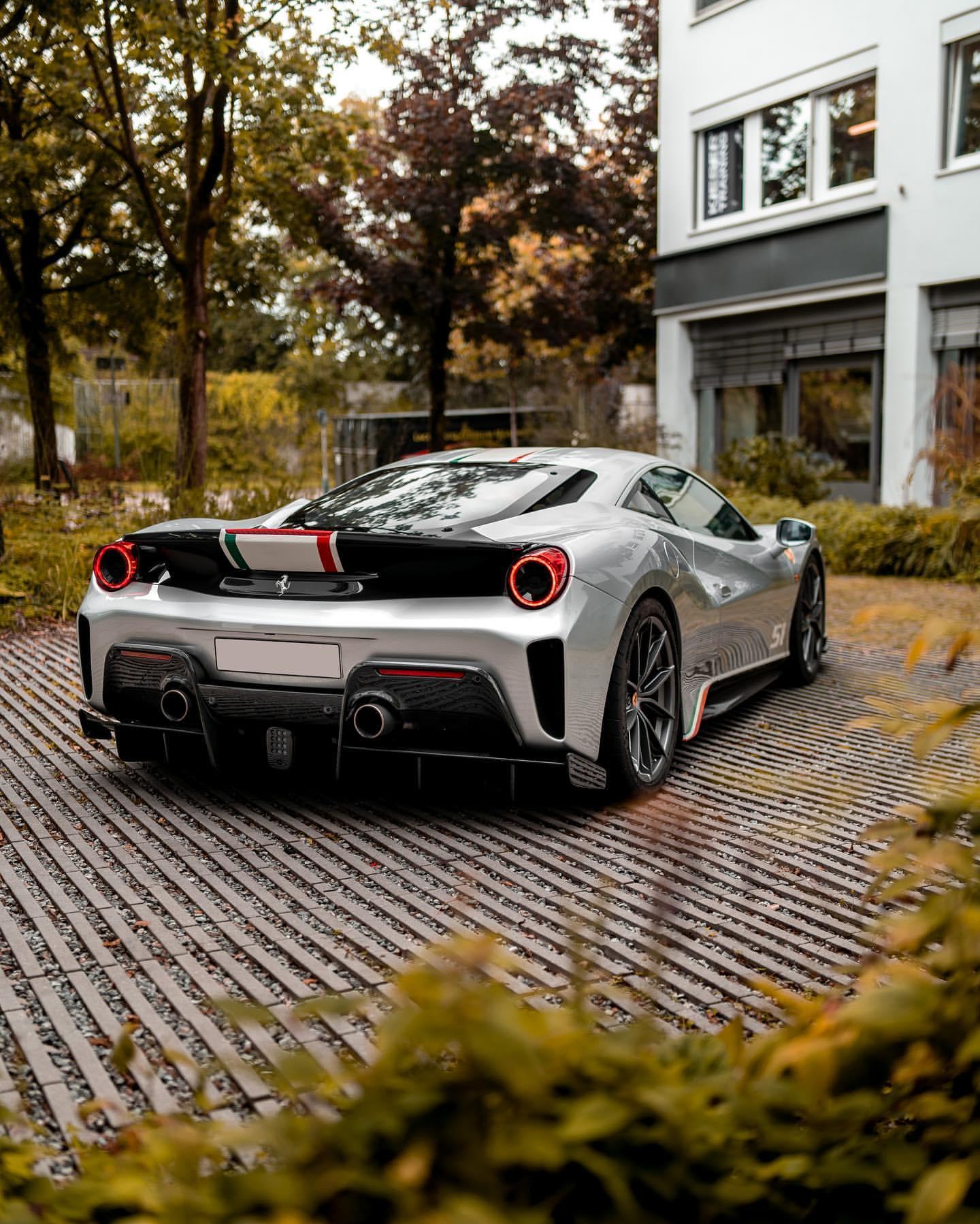 法拉利488 Pista Piloti，专业赛车手才能买的车？ - 知乎