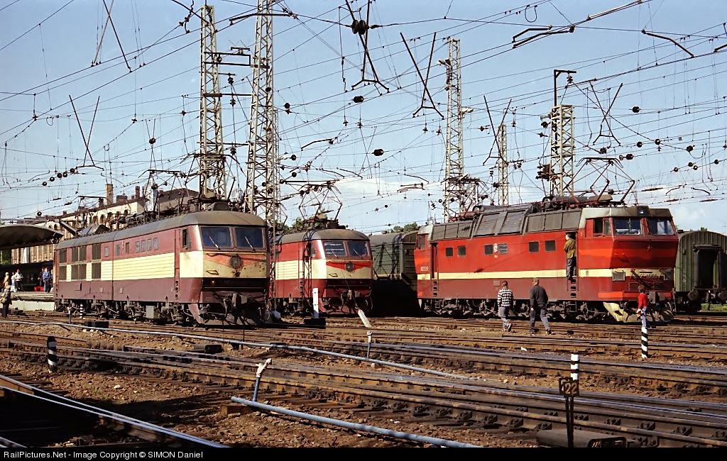 苏联电力机车番外（二）：我来自斯柯达——ChS系列机车(1966-1980) - 知乎