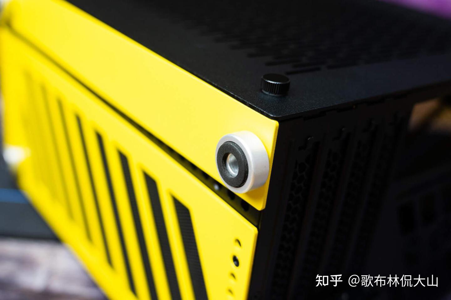 4070ti塞小机箱，颜值温控噪音我全都要：机械大师C28装机实测 - 知乎