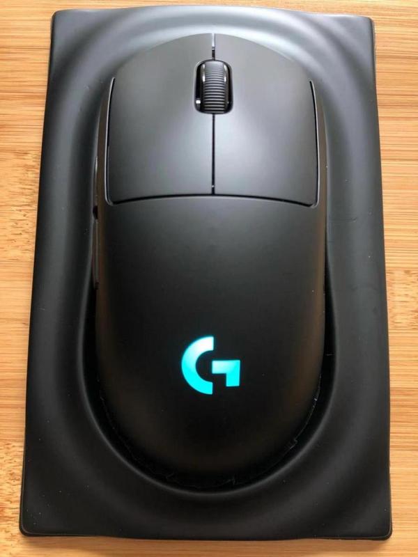 关于游戏鼠标罗技gpw一代与二代，哪一个更好?