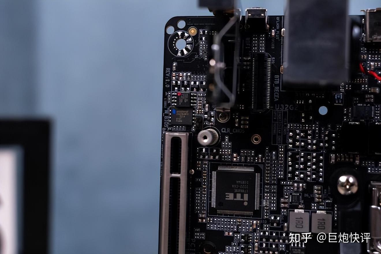 用料优秀接口丰富！技嘉B650I AORUS ULTRA主板拆解 - 知乎