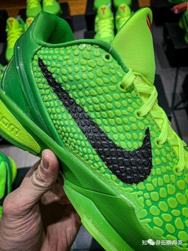曼巴外形的nike科比zk6战靴发售 如加上已减配后跟zoom气垫更好 - 知乎