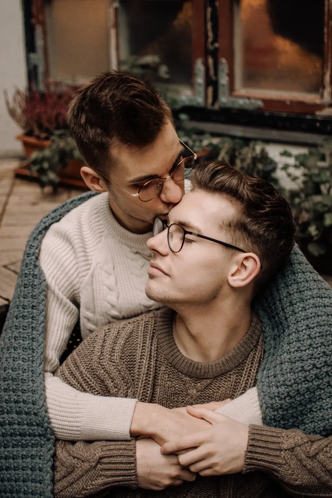 Gay不用交友软件，如何找到同性男友？ 知乎 2338