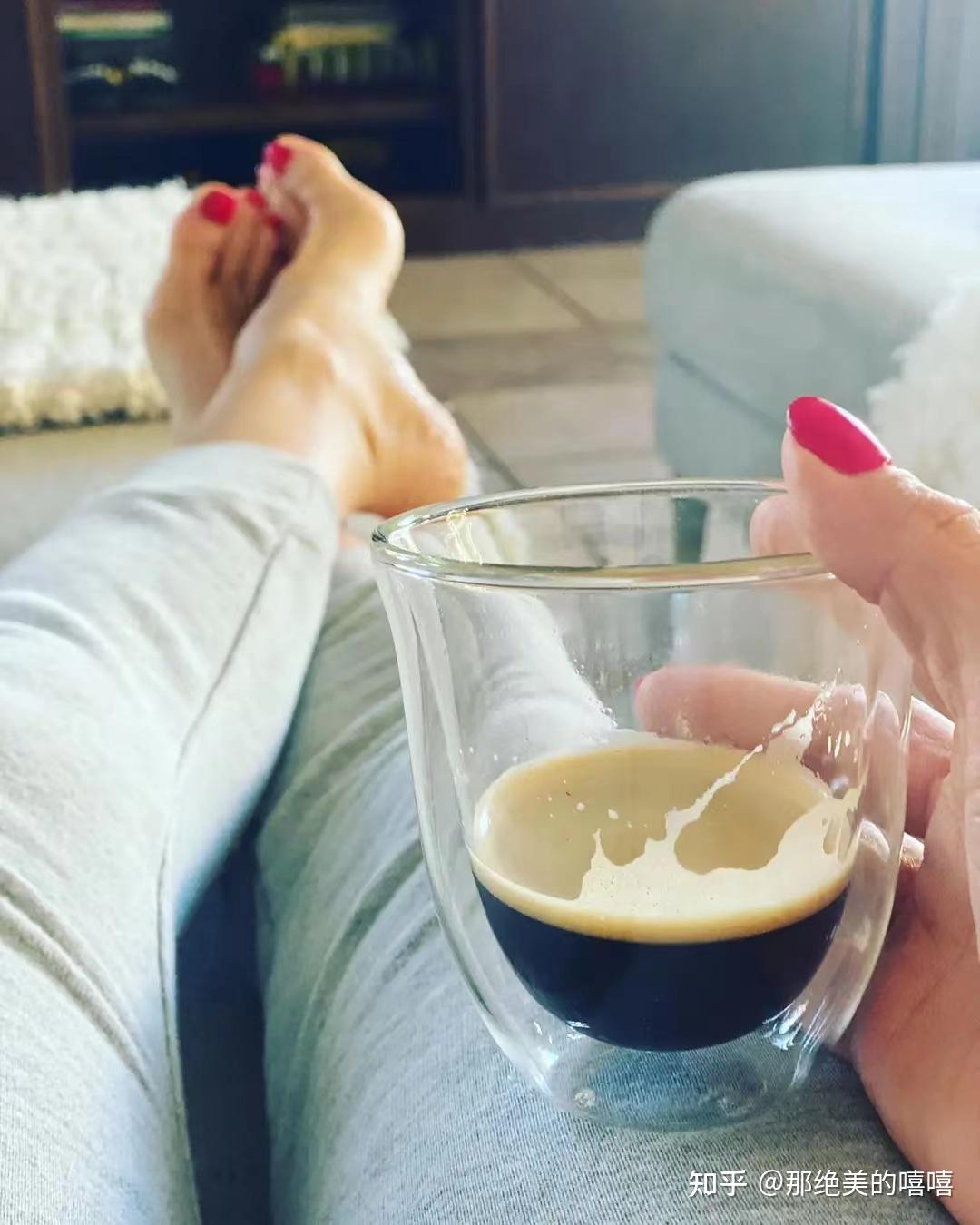 姓名：Sara Jay 业界美阿姨，岁月流转中绽放的韵味，优美与狂野的完美结合 - 知乎