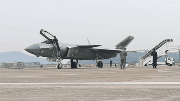 无知最可怕，歼20地面冒黑烟，印媒：中国巨龙生病了吗？ - 知乎