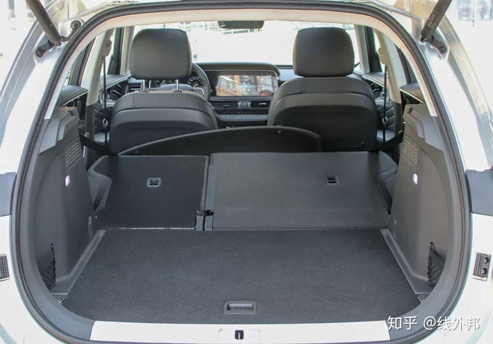 自主豪华SUV之争：实拍对比魏派VV7和红旗HS5 - 知乎