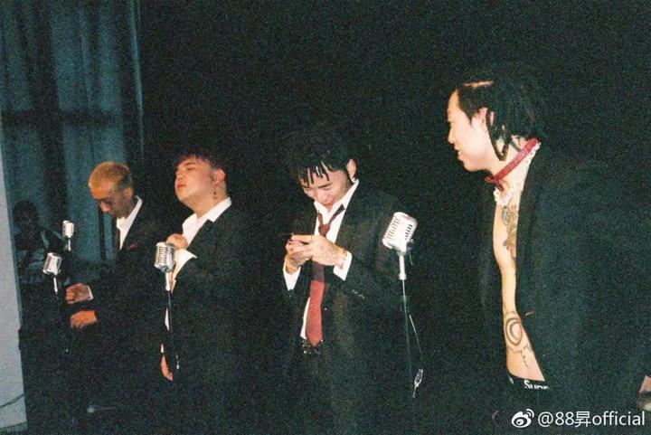 更高兄弟疯狂挑"一挑五"？刘聪拥抱谢帝"CSC CDC Love！" - 知乎